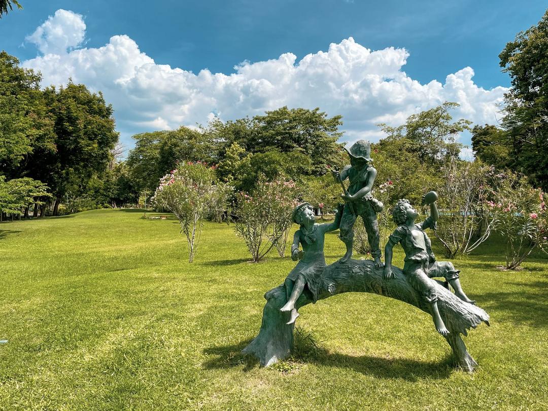 รูปปั้นเด็ก 3 คน | ดูข้อมูลที่เที่ยวบน TripNiceDay